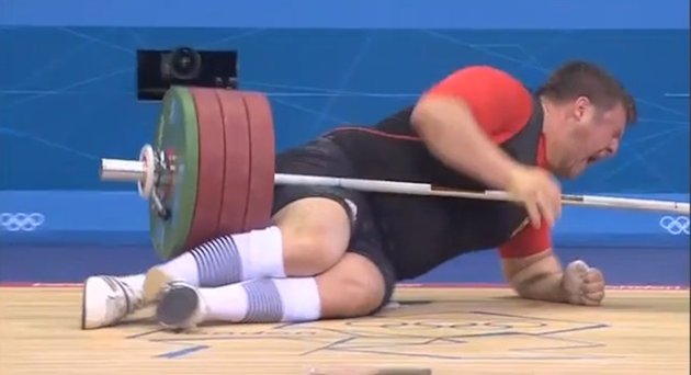 PANDAN WANGI: FOTO BARBEL 196 Kg MENIMPA ATLET ANGKAT BESI