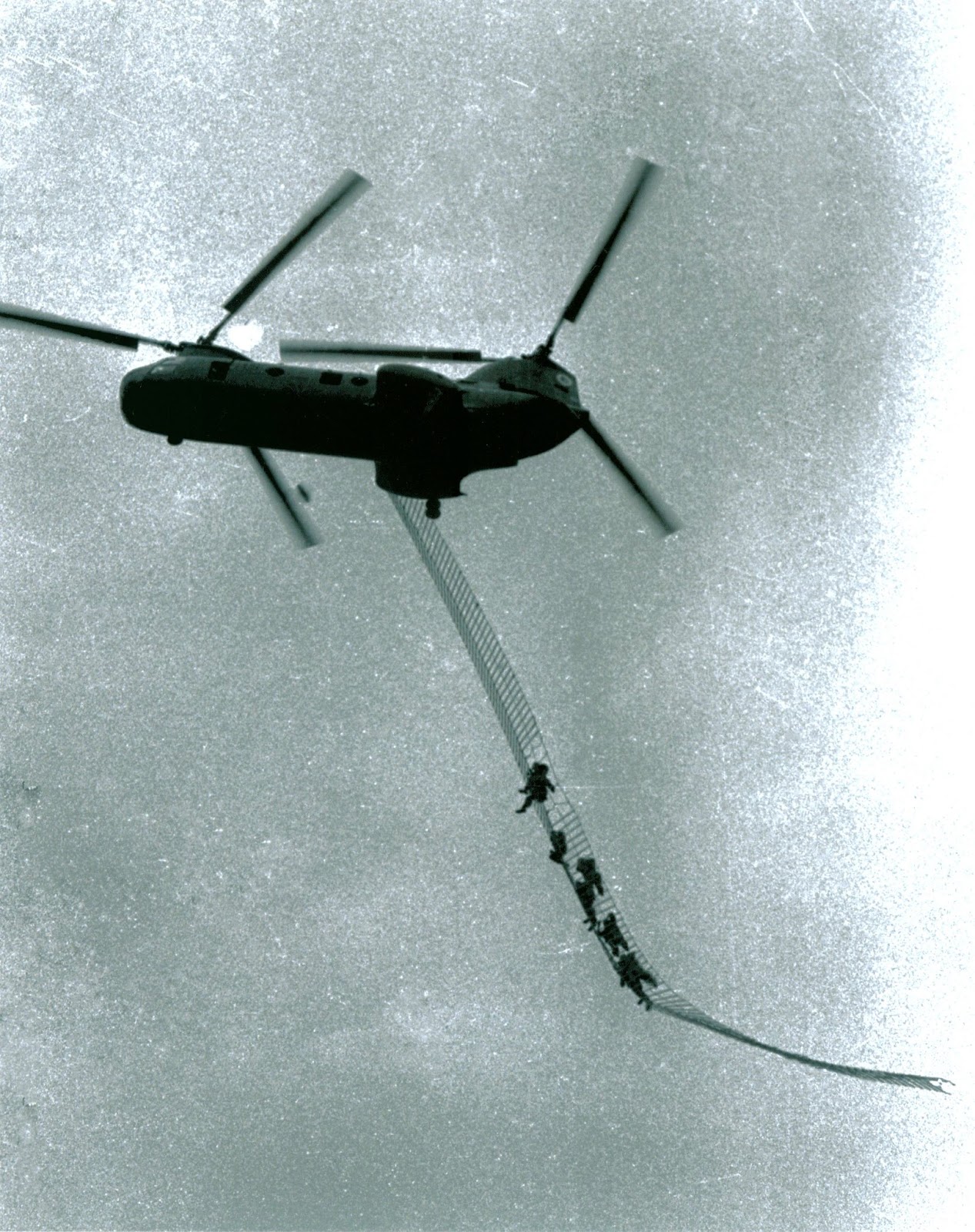 Історія розвитку системи безпарашутного десантування