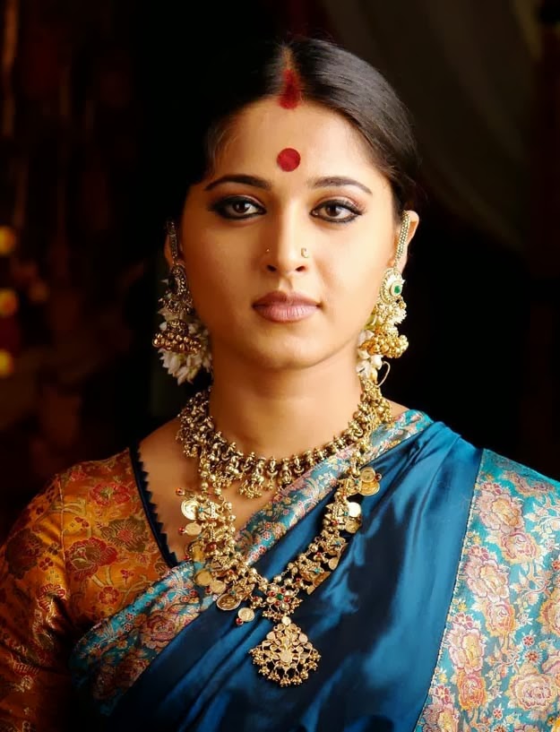 Favourite Gallery : Actress Anushka Shetty Profile - Biography - Gallery