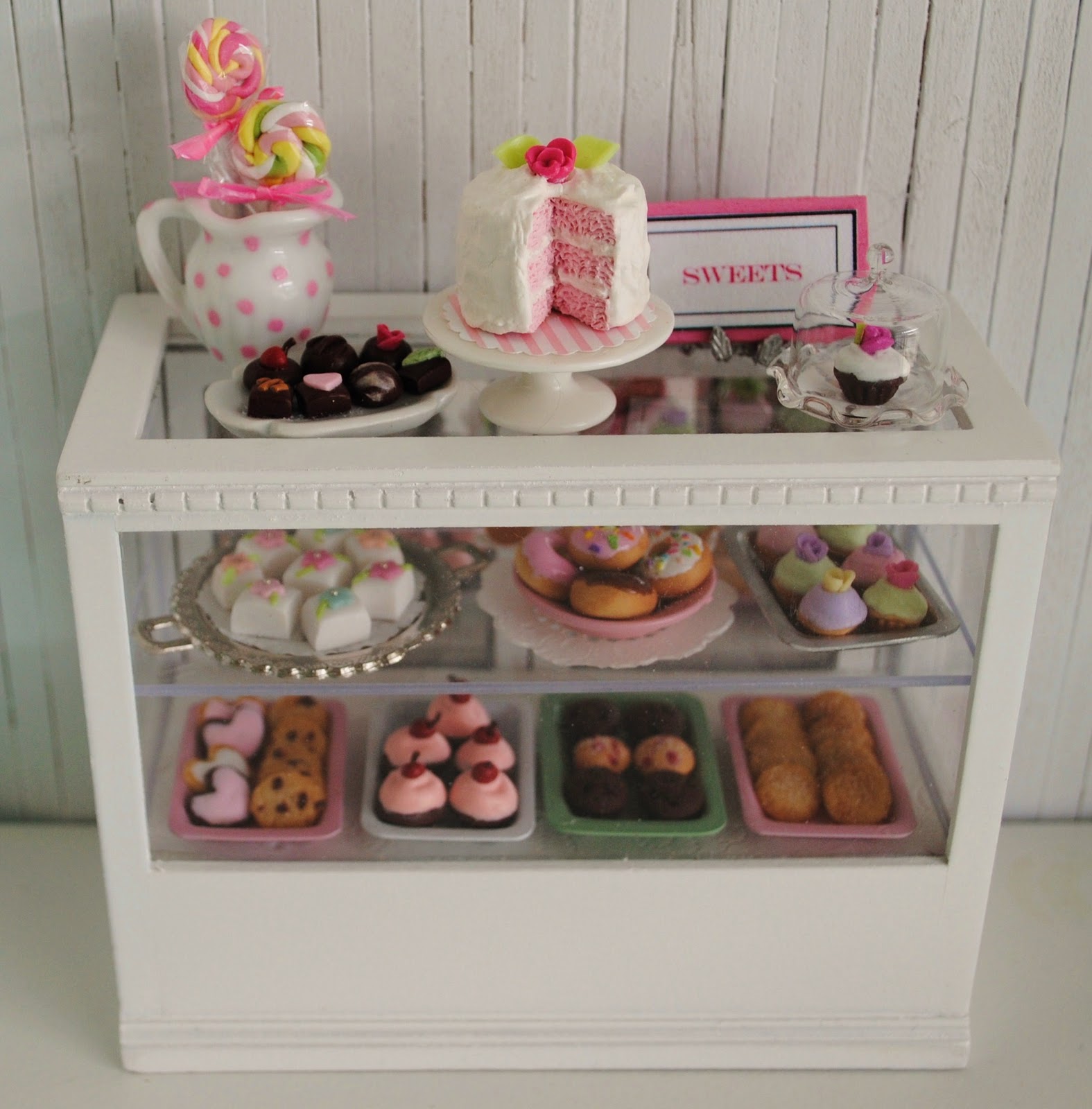 Little Things By Anna: Miniature Bakery Case Filled With Sweets... Little Things By Anna: Miniature Bakery Case Filled With Sweets...