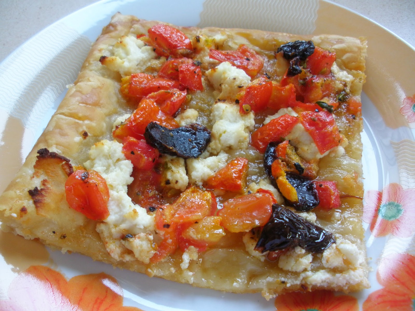 Come to cook: Ανοιχτη σφολιατα με ξινομυζηθρα Κρητης και ντοματα