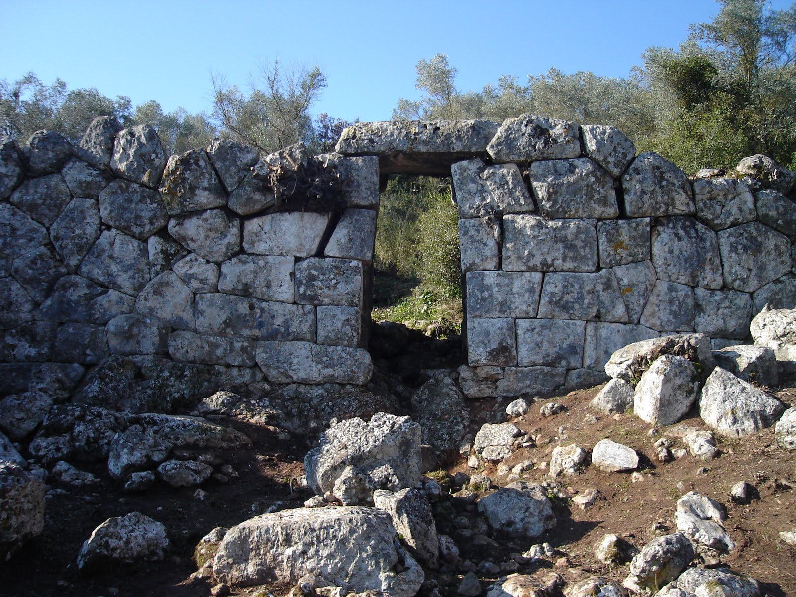 ΠΑΛΑΙΟΜΑΝΙΝΑ : 2. ΘΕΣΗ - ΙΣΤΟΡΙΑ
