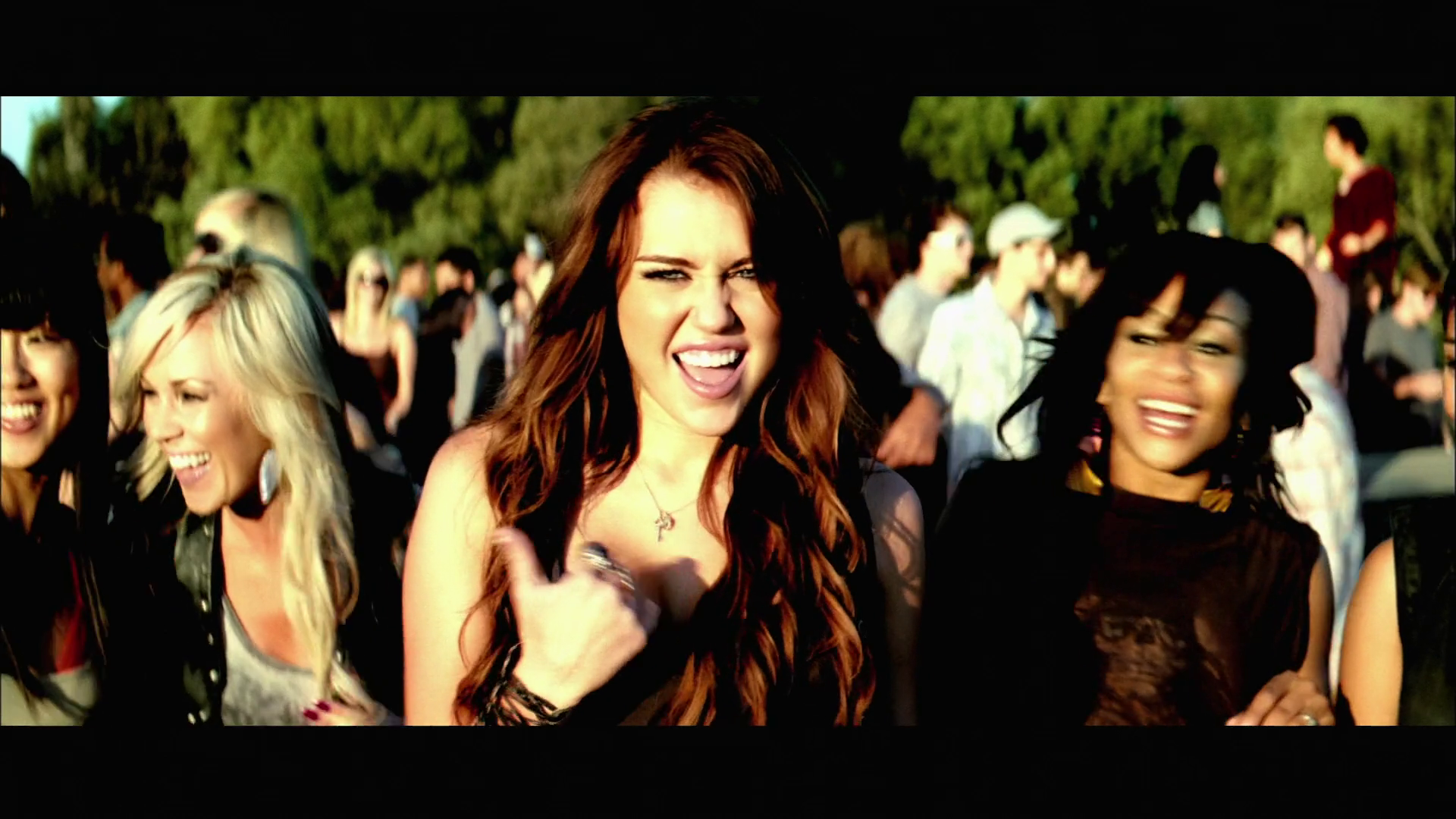 Miley Cyrus - Party In The U.S.A (1080p) Exclusivo - Videoclips y Música