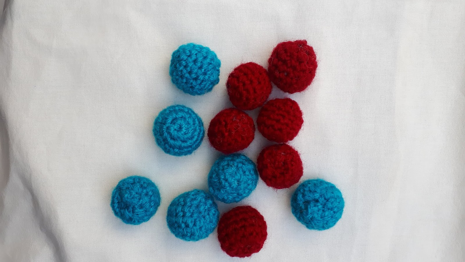 Adventures into Anatomical Crochet: Carbon atom mobile