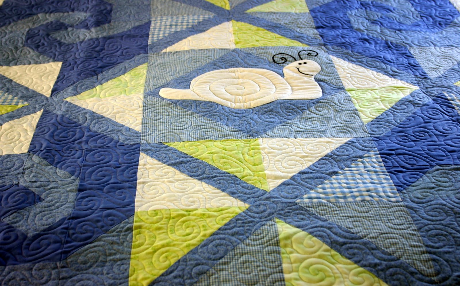 Three Bears Quilting: Barbara's Snail Quilt is finished!