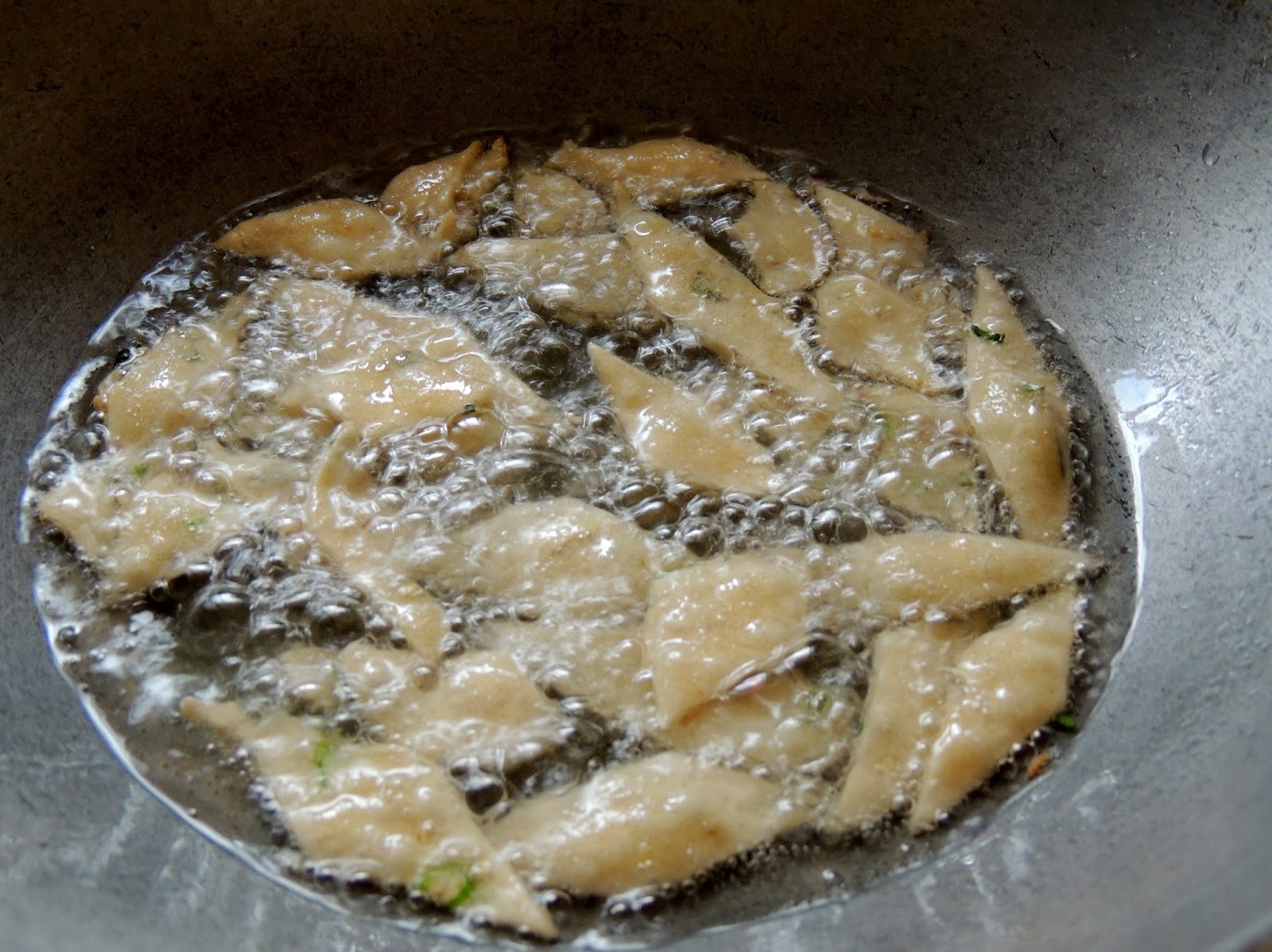 ViJo's Kitchen Corner: Ottu Pakoda/Diamond Pakoda/Aaram Number