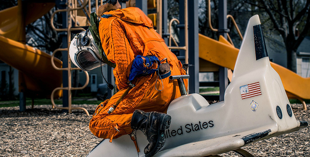 Tim Dodd comprou uma roupa de astronauta e criou uma série de fotos ...