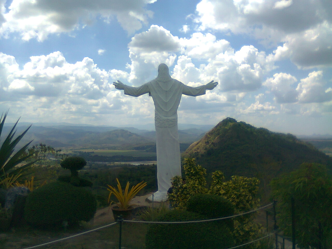Happy Feet by Eugene: Journey to the 30-Feet Statue &/Or, THE ...