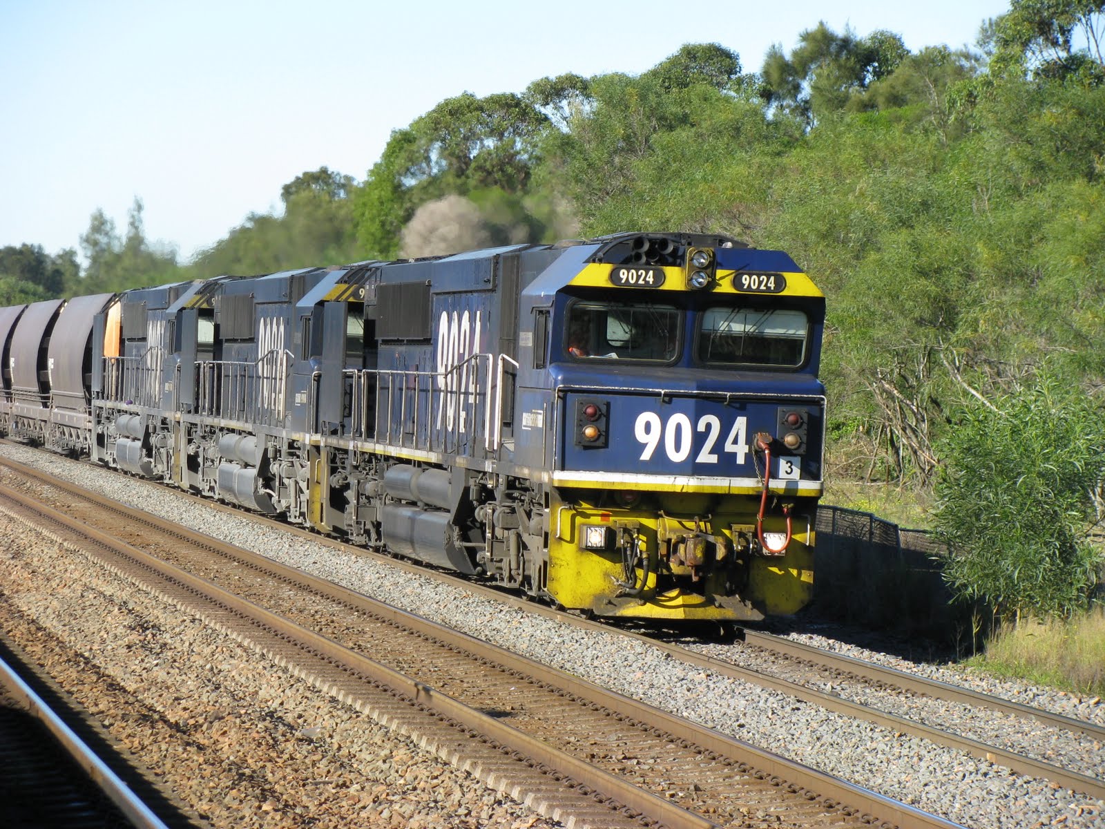 rusted2therails: Pacific National 90 class in action