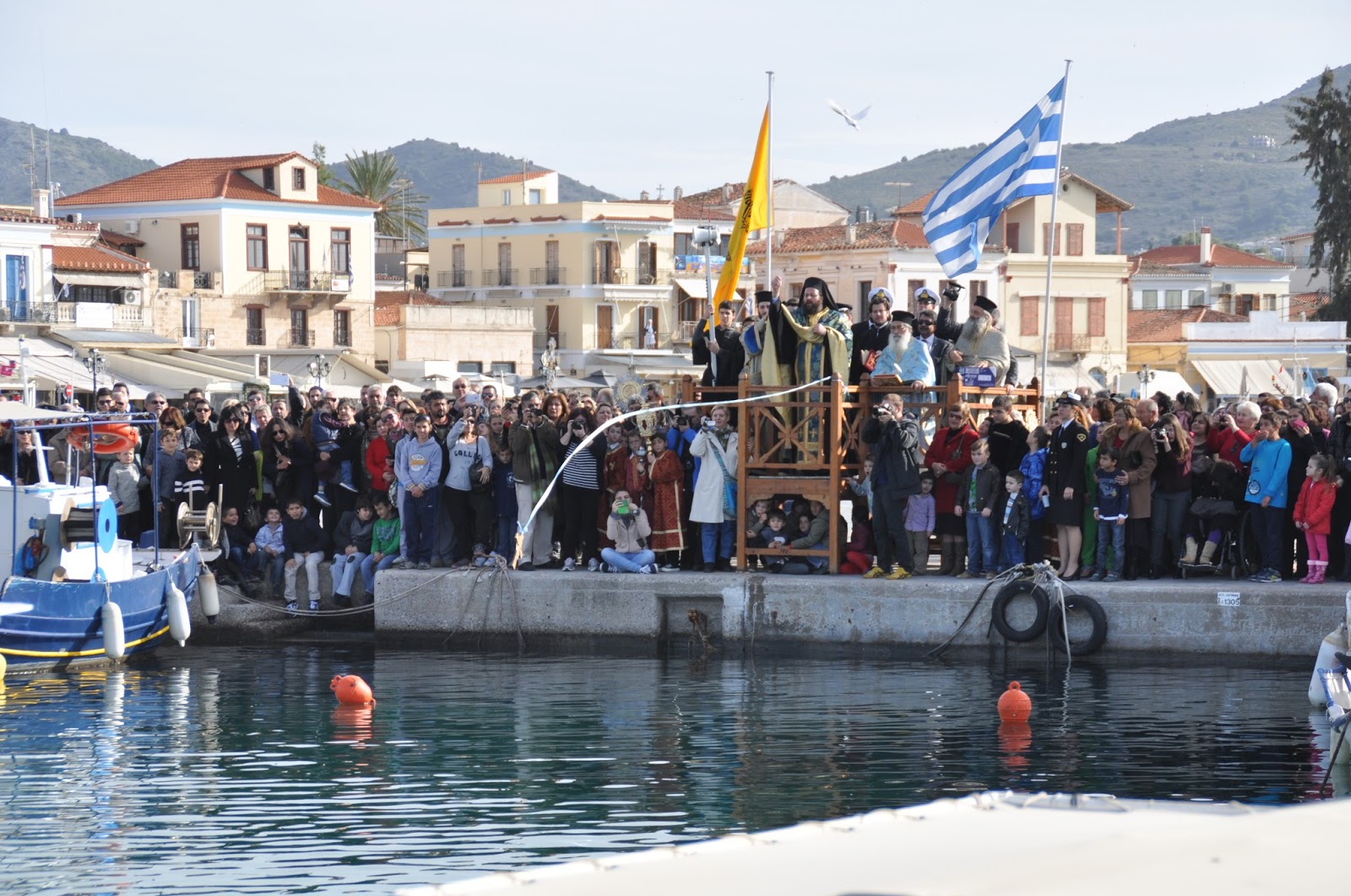 aiakosrex: Ο ΑΓΙΑΣΜΟΣ ΤΩΝ ΥΔΑΤΩΝ ΣΤΗΝ ΑΙΓΙΝΑ