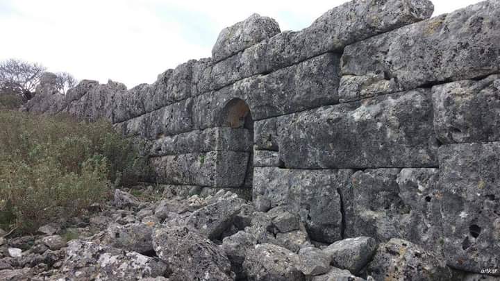 ΑΜΒΡΑΚΙΑ: Η ΜΑΓΕΥΤΙΚΗ ΛΙΜΝΗ ΠΟΥ ΚΡΥΒΕΙ ΠΟΛΛΑ ΚΑΙ ΑΝΤΕΧΕΙ ΑΚΟΜΑ ...