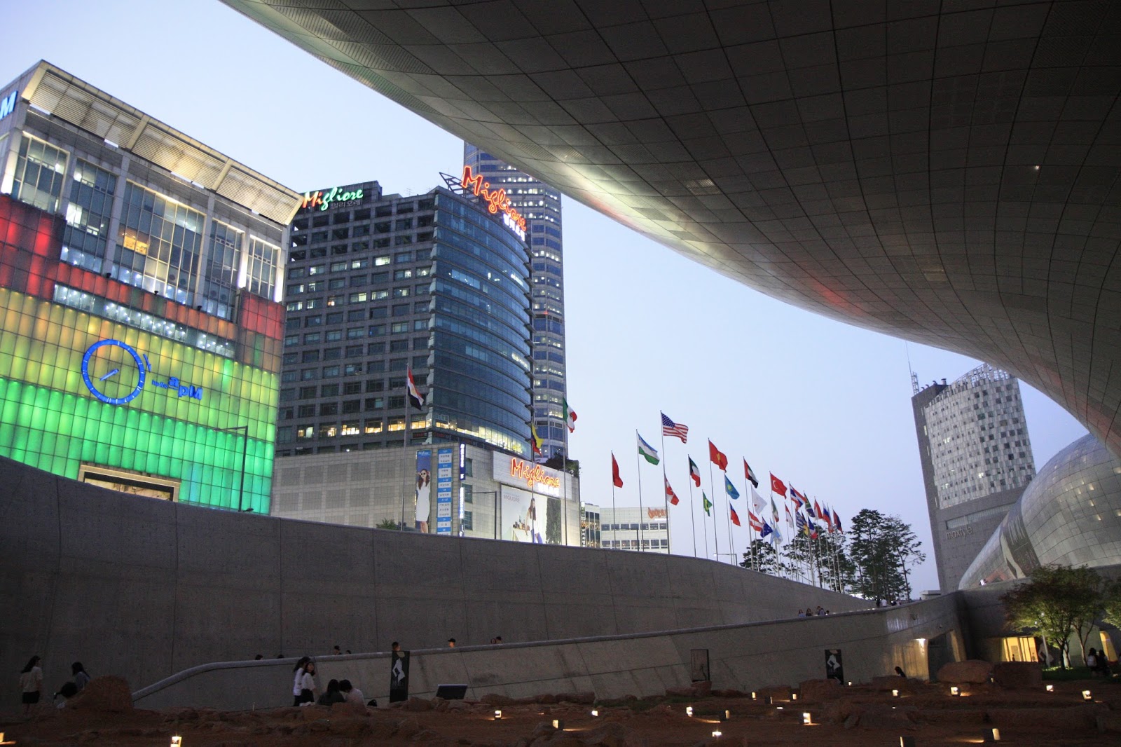 LED Rose festival in DDP(dong- dae- moon design plaza) in seoul - DOL I ...