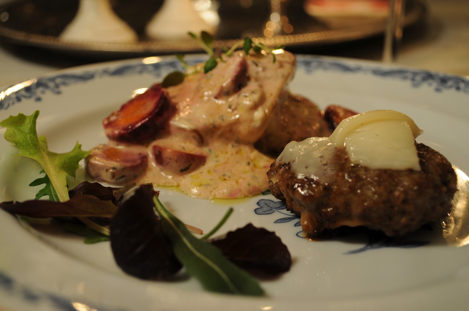 Fredagsmat - gräddig köttfärsbiff med rotfrukter i Årets kocks creme ...