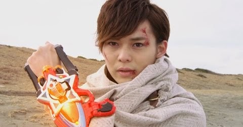 Uchuu Sentai Kyuranger Transforming Lesson # 5: DX Seiza Blaster and Kyutama Demo by Stinger ...