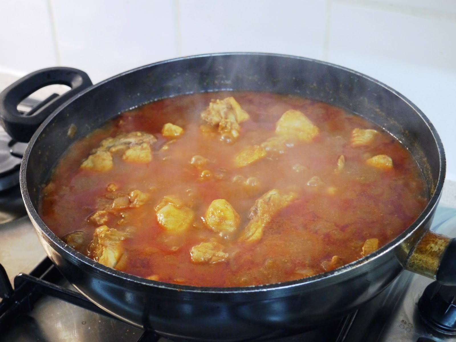 This Muslim Girl Bakes: Chicken Madras.