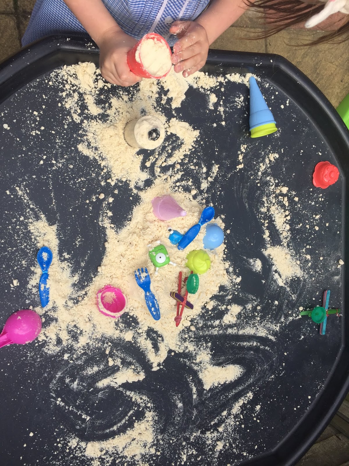 Space Tuff Tray - Moon Sand & Moon Rock Catapults