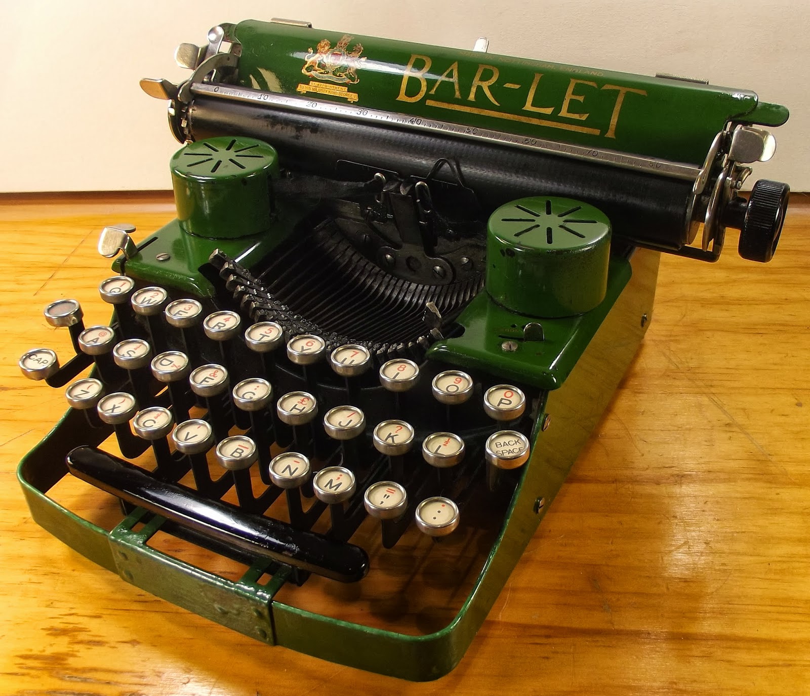 oz.Typewriter: Bar-Let Portable Typewriter (1934): My New 8lb Green Baby
