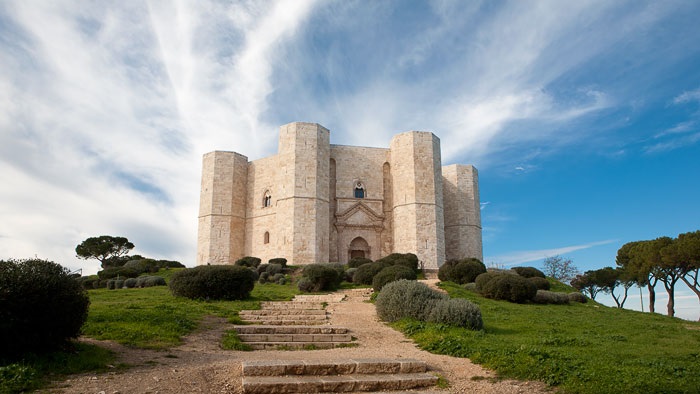 Castel del Monte, Apulia, Italy (with Map & Photos)