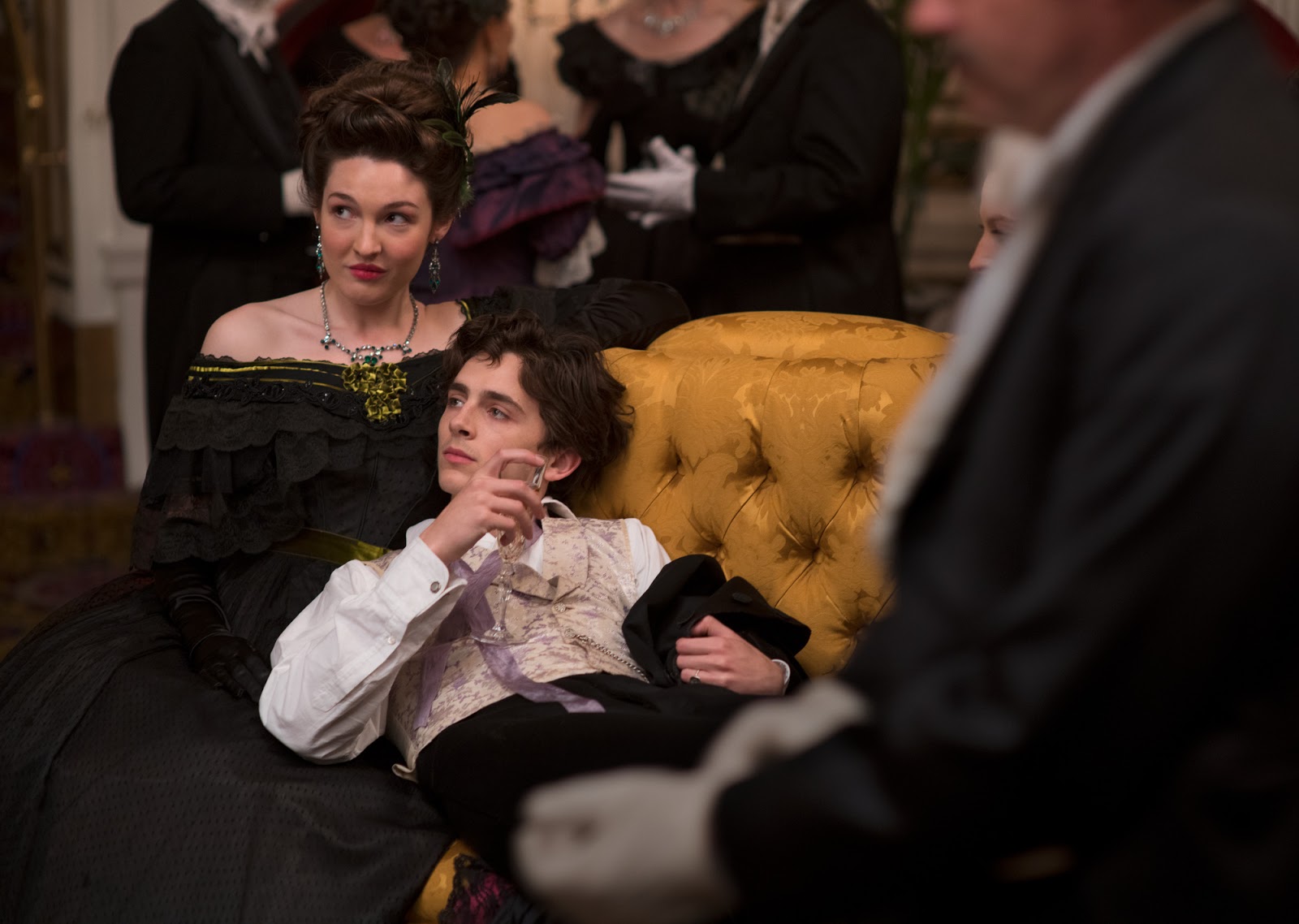 Oscar-Worthy: Florence Pugh Dazzles as Amy March in “LITTLE WOMEN”