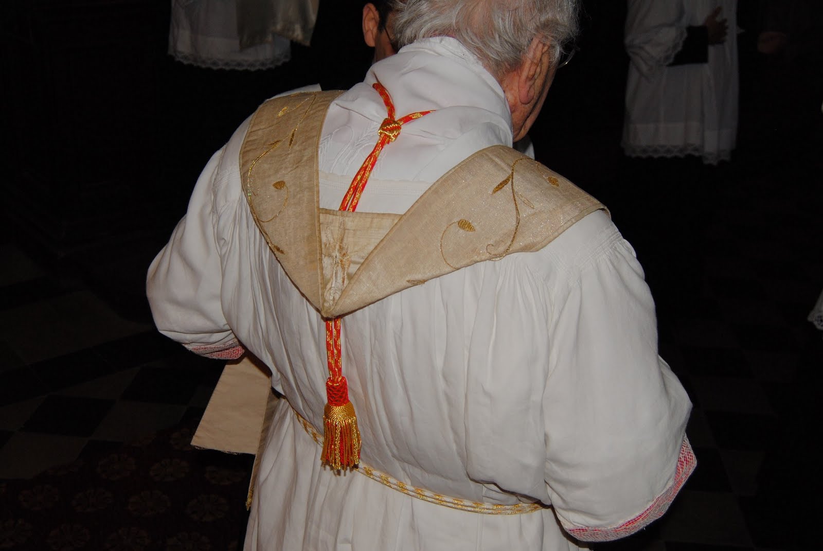 Sacristy Tips: The Roman Method for Wearing a Roman Stole ~ Liturgical ...
