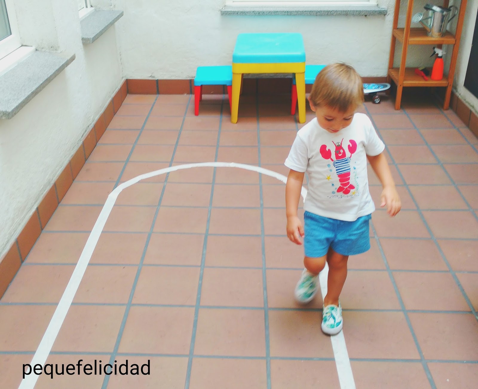 PEQUEfelicidad: EL JUEGO DE "CAMINAR POR LA LÍNEA" MONTESSORI ¿Qué es y ...