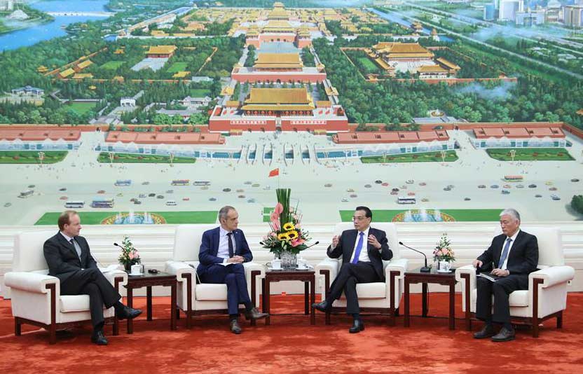 Chinese PM meets leaders of multinational companies