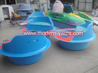 paddle/electric boats rides: Water park rides bumper boat rides for sale
