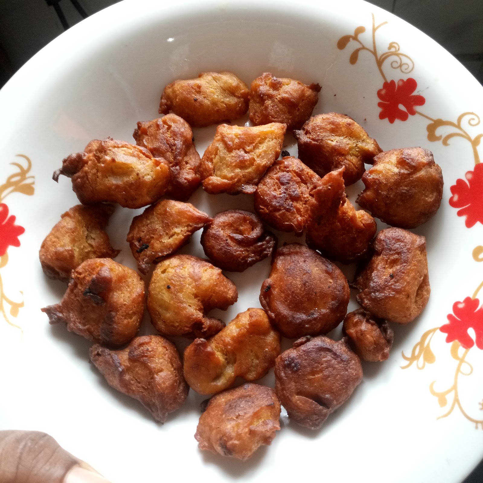 How To Make Delicious Banana-Flour Beignets At Home