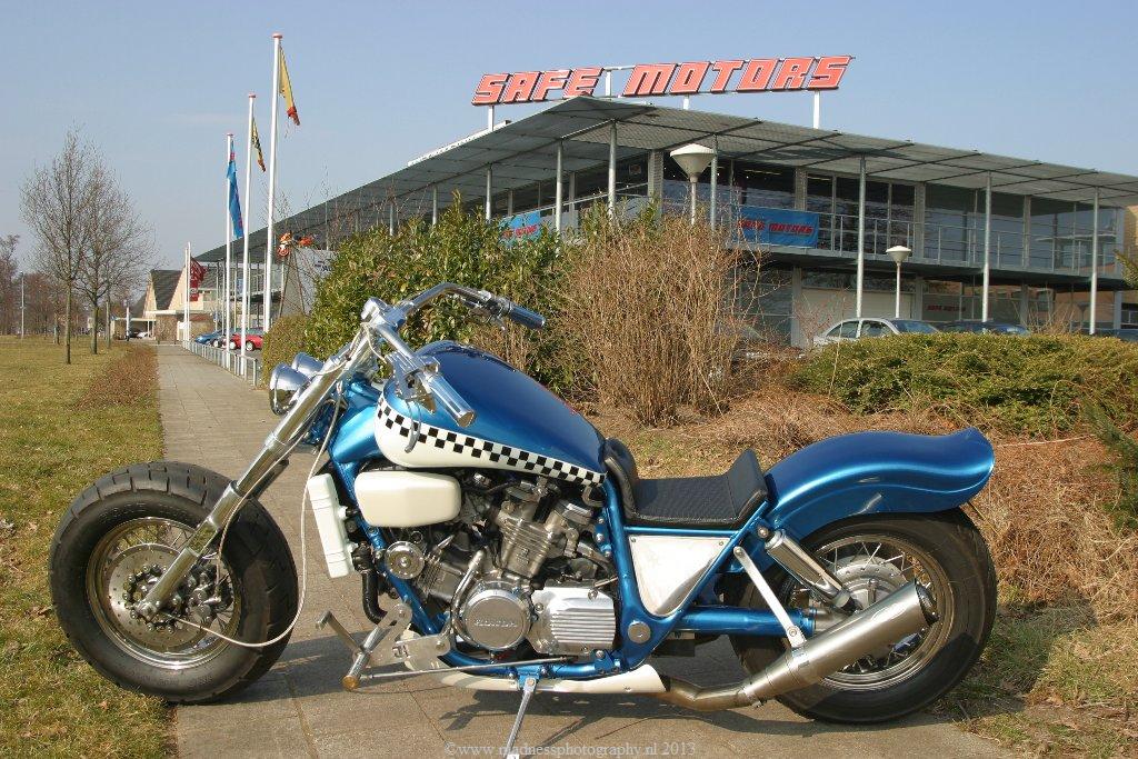 www.CustomBikeShow.com : Blue Super Magna