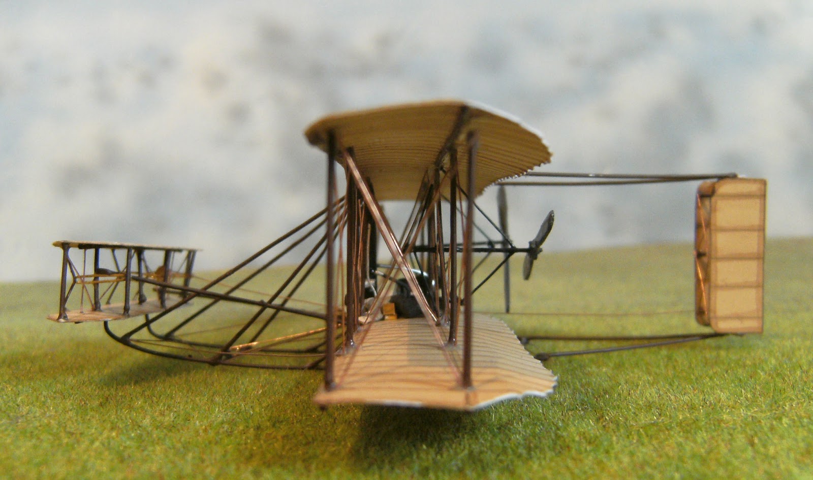 Happyscale-Modellbau: Wright Flyer - papermodel ( and wire ) 1:72