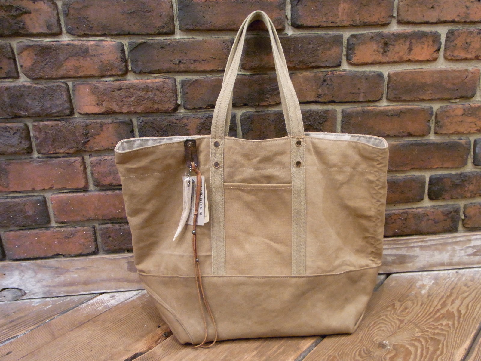 Annie Blue: J Augur Design Tote Bag ¥79800-