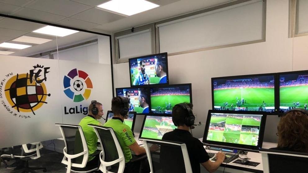 Así será el videoarbitraje (VAR) en España cuando regrese LaLiga