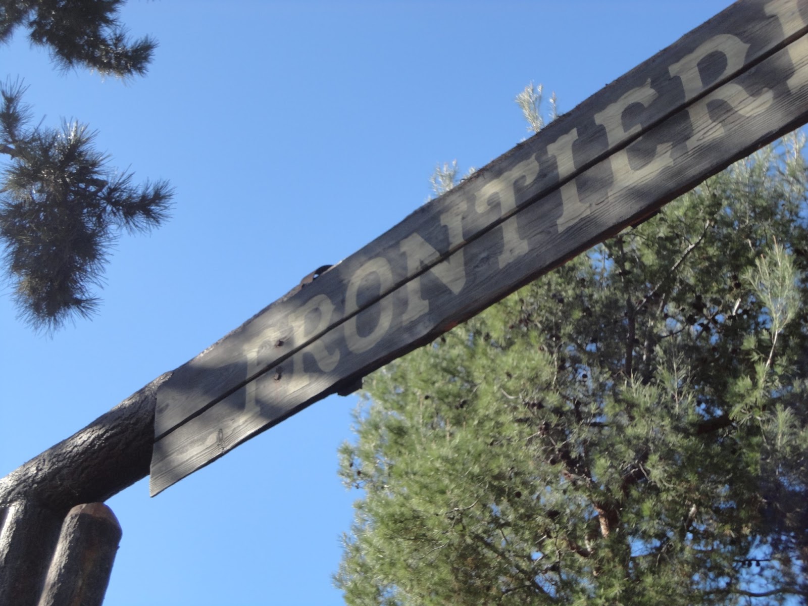 Disneyland: Frontierland Sign