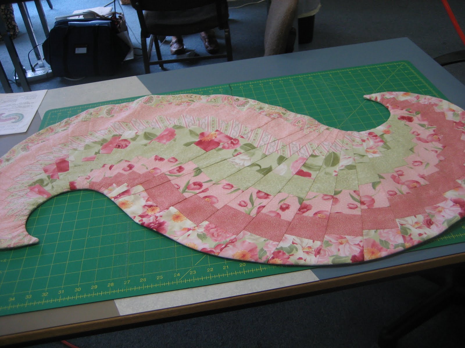 Blog along with Aunt Mary: Spicy Spiral Tablerunner