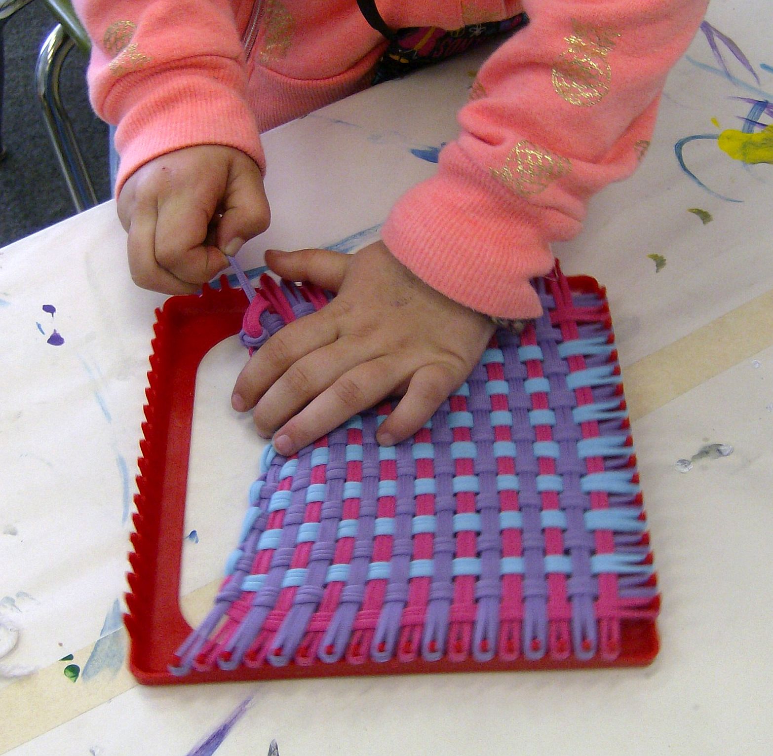 Blackfoot Art Center: Learning to Weave!