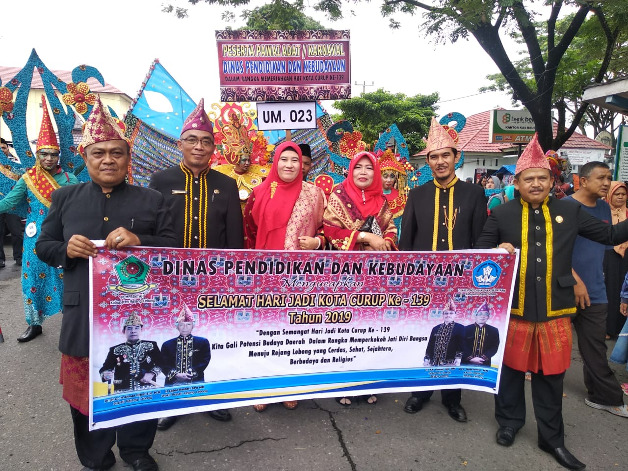 Disdikbud Ikuti Pawai dan Tampilkan Informasi Pendidikan - TROTOAR NEWS