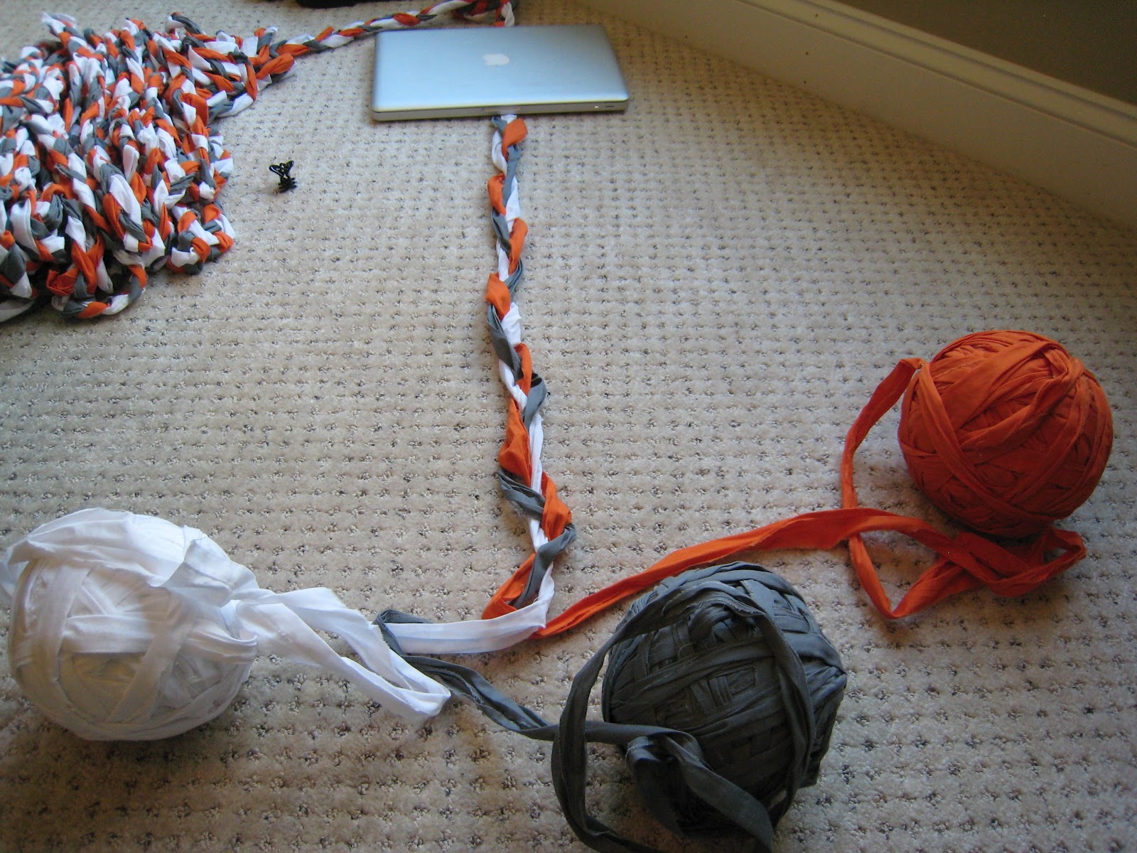 Rhody Life: DIY: Rag Rug - Part 1