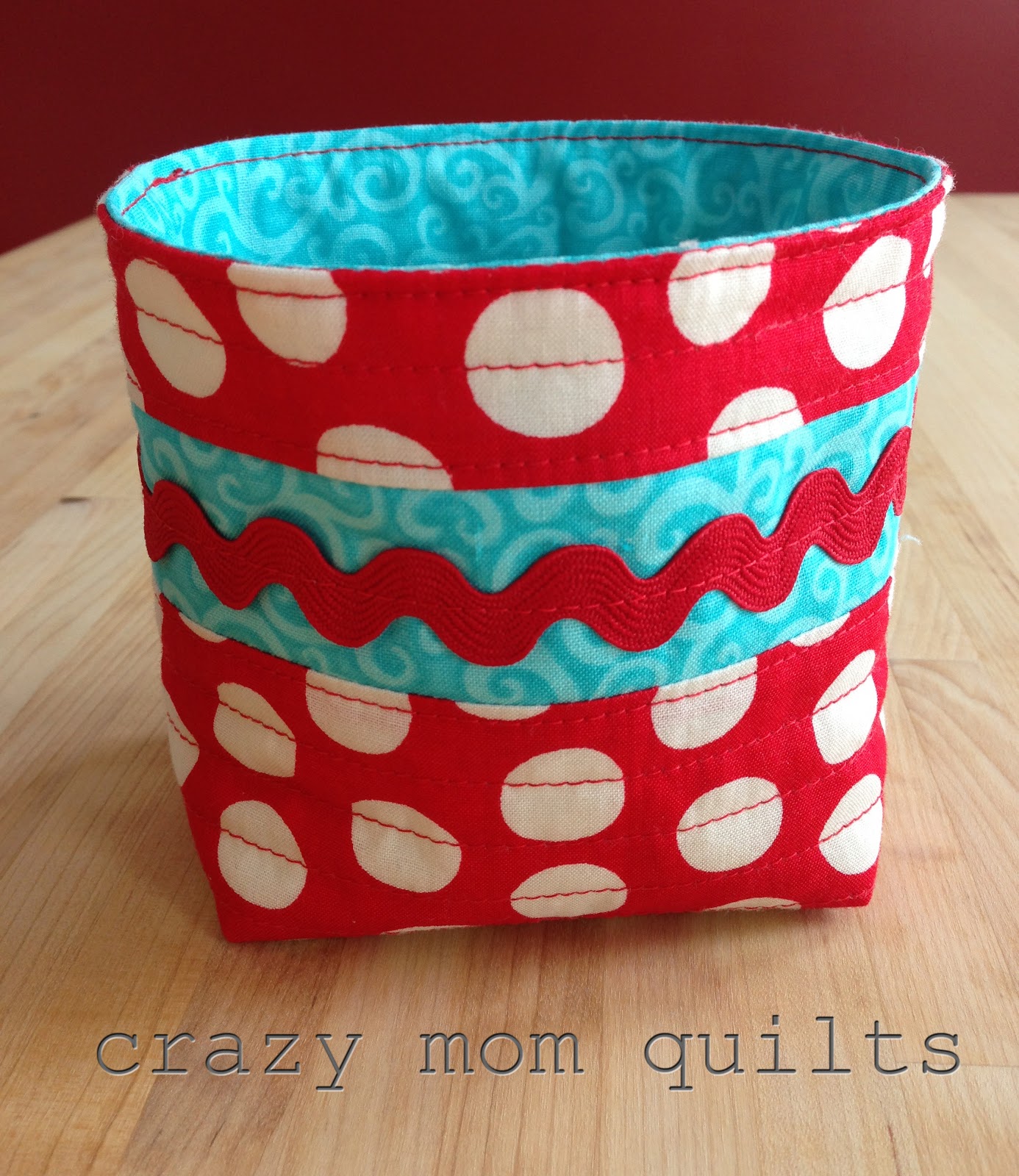 crazy mom quilts: thread catcher pattern