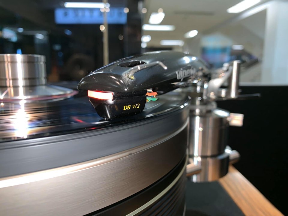 CONTINUUM AUDIO OBSIDIAN TURNTABLE – M & S | Ultimate High-Fidelity