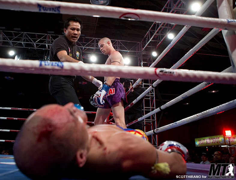 Top 10 Head Kick KO's - Muay Thai Authority