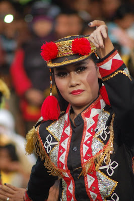 JOGJA CULTURAL: ANGGUK : TARI TRADISI YANG TERKESAN SEKSI