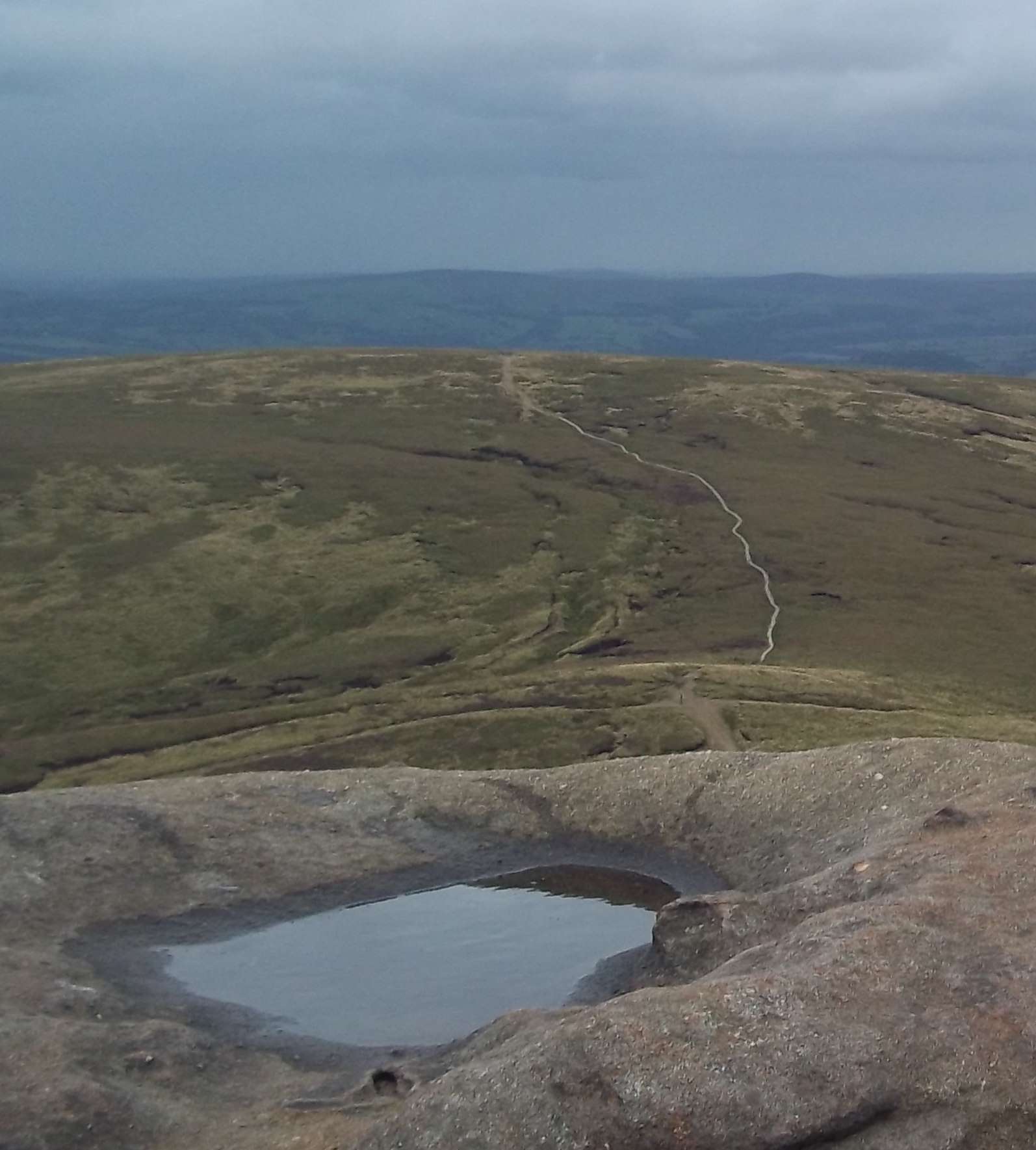 Walking The Peak: Snake Pass Summit to Castleton