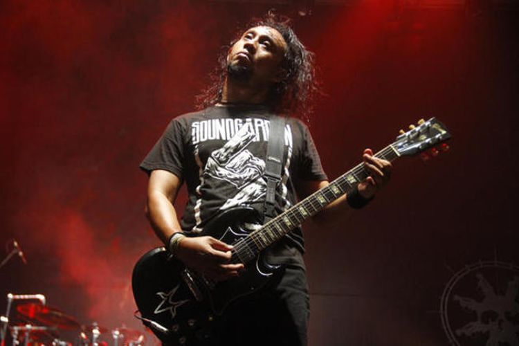 5 Gitaris Indonesia Yang Identik Dengan Gitar SG SERIES - Zonagitar.Net