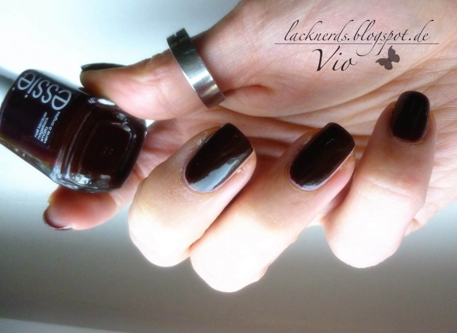 Lacknerds: [Time for Essie] Dunkelrot wie die Leidenschaft