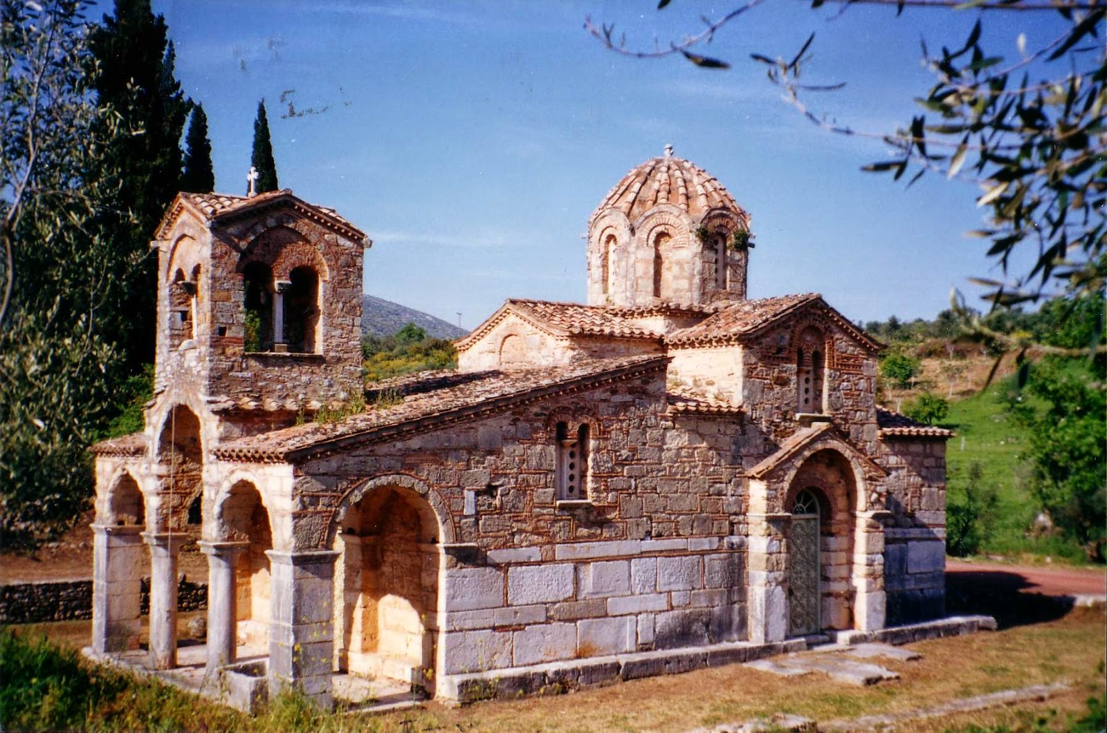 ΓΙΑΝΝΗΣ Δ.ΛΥΡΑΣ: ΤΟ ΙΣΤΟΡΙΚΟ ΑΝΔΡΟΜΟΝΑΣΤΗΡΟ ΜΕΣΣΗΝΙΑΣ ΜΕΣΑ ΑΠΟ 2 ...