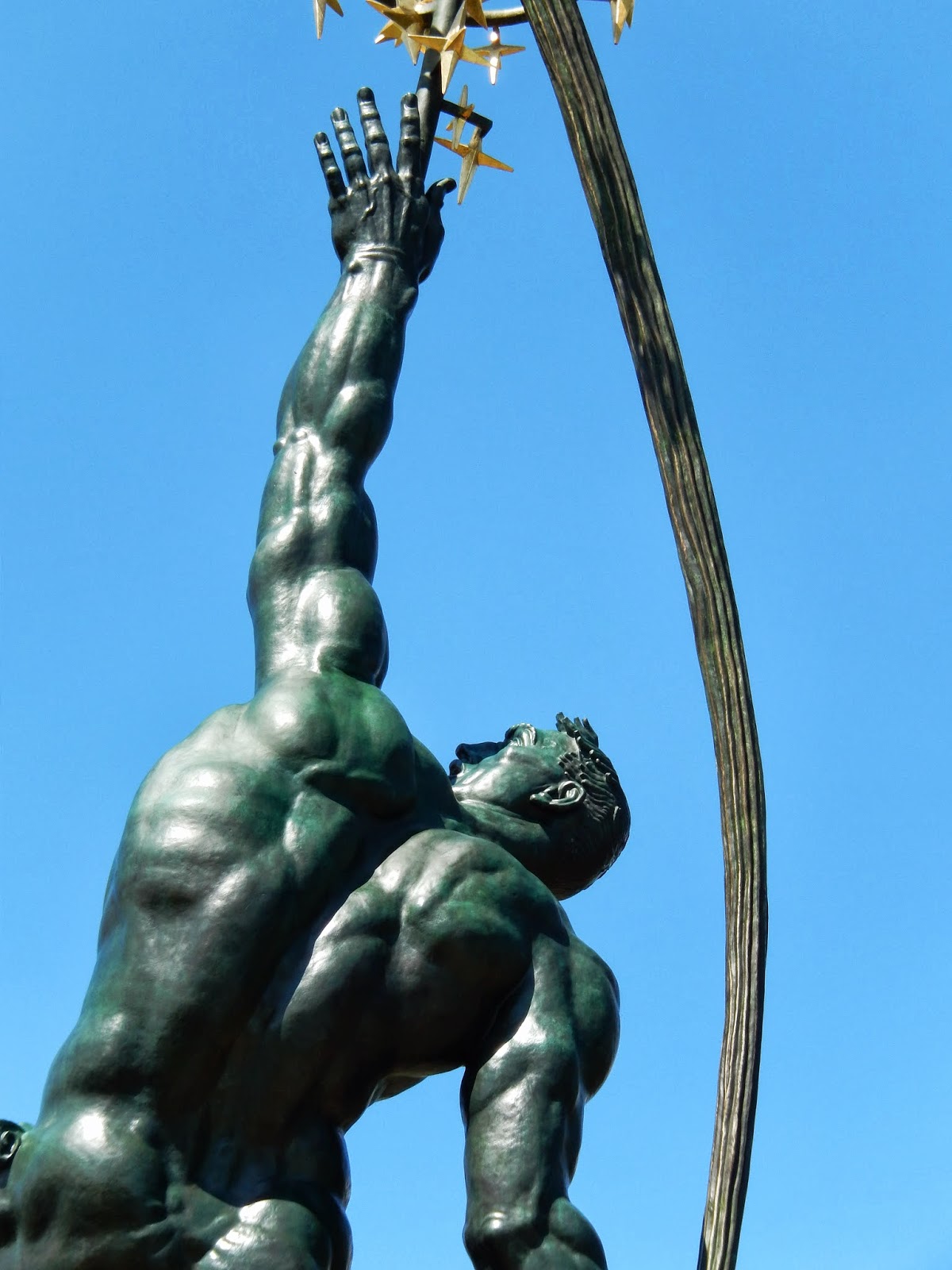 BigAppleAnnex.com: NYC Photoblog: Rocket Thrower Sculpture at Corona ...