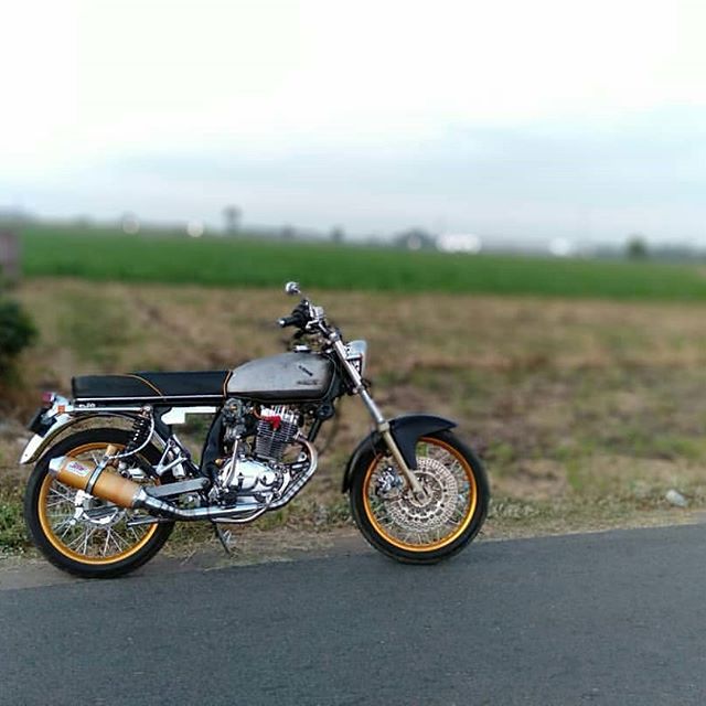 20 Gambar HD Modifikasi Honda CB100 Warna Hitam Terbaru 2020