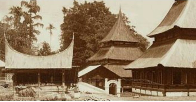 Ini Toh..!! Alasan Mengapa Atap "Surau Tuo" Dirancang Seperti Kerucut.