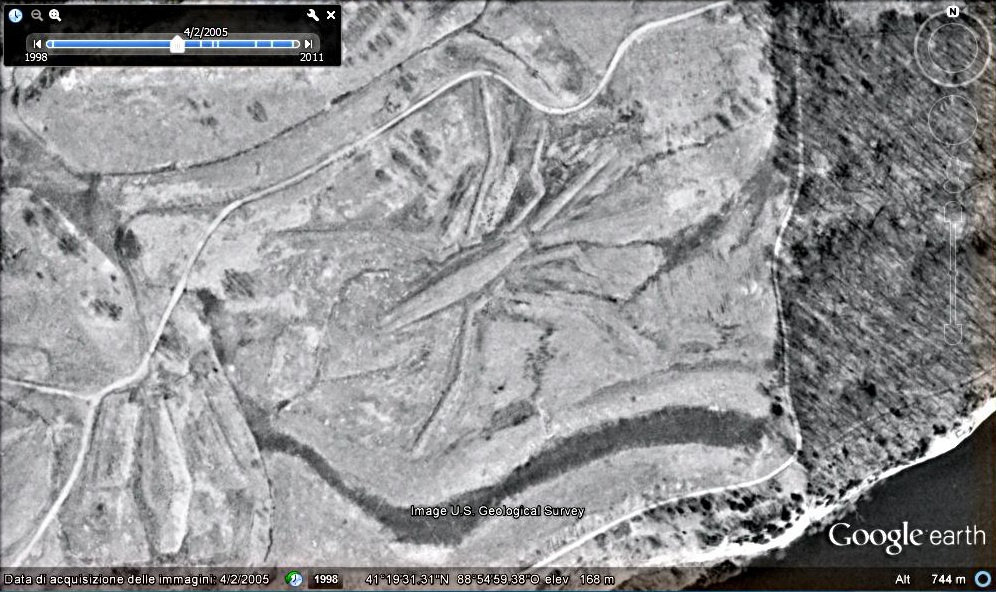 Earthworks: Effigy Tumuli - Michael Heizer