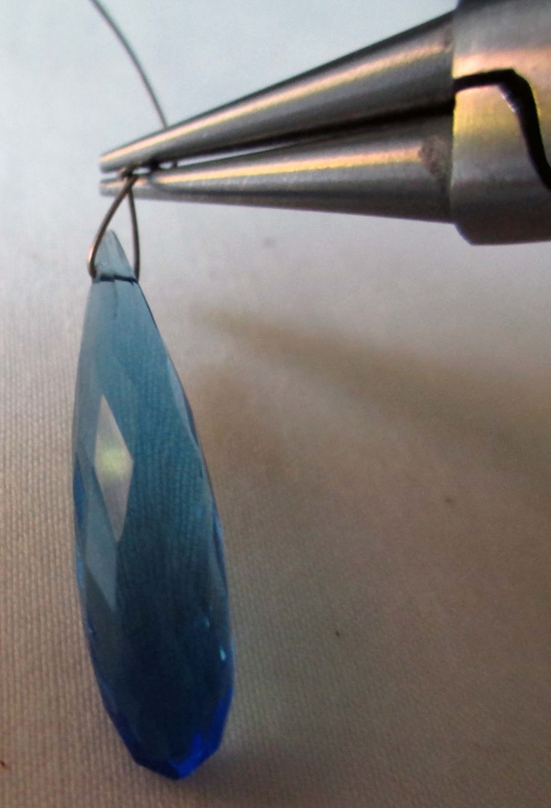 The French Circus: Tuturial 301: Wire Wrapping a Briolette